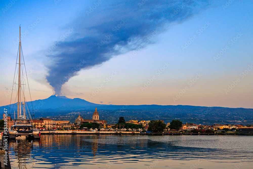 ETNA IN ERUZIONE DAL PORTO DI rIPOSTO Stock Photo | Adobe Stock