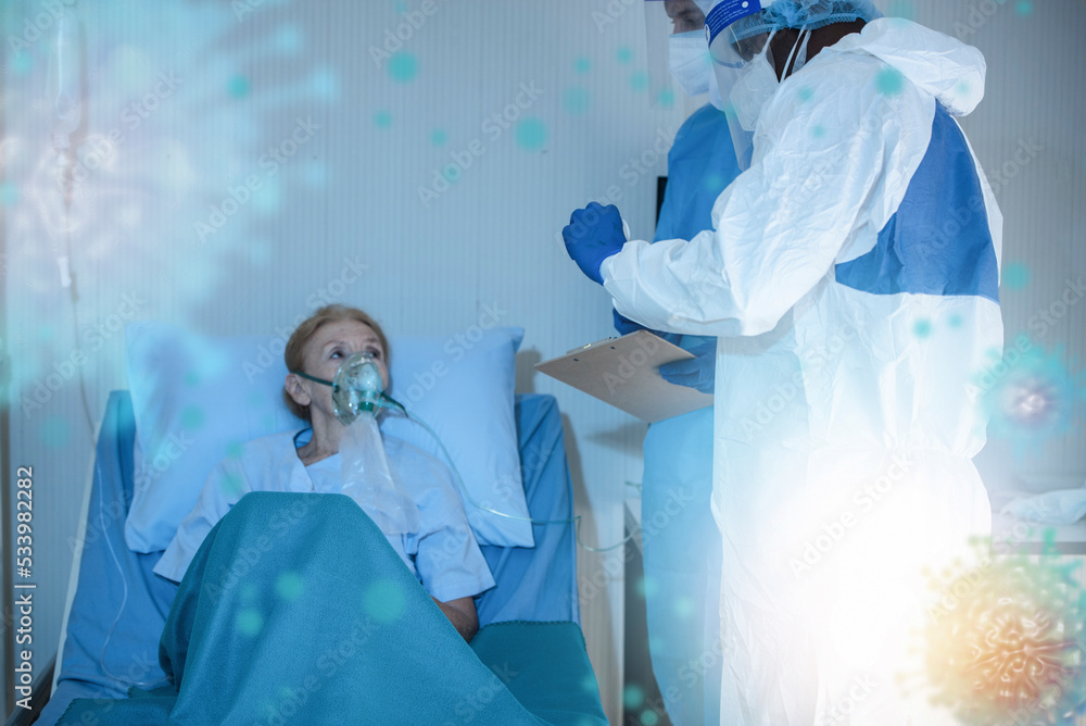 Caucasian senior coronavirus covid-19 infected patient in hospital bed ...