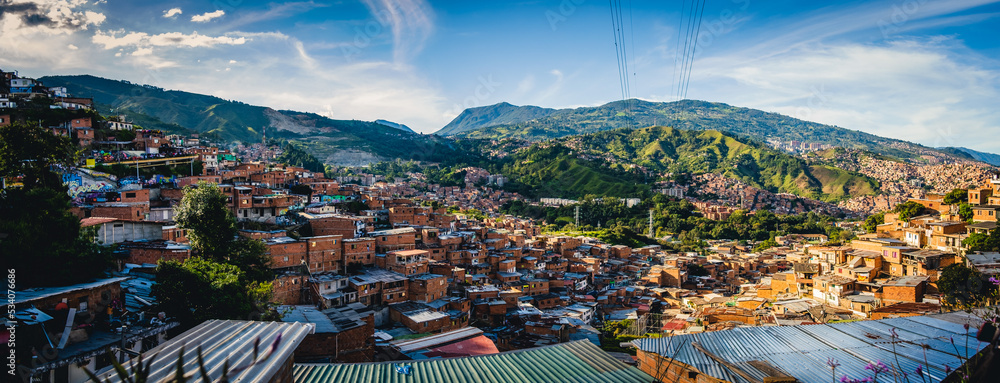 Foto de panoramic view of comuna 13 famous neighbours medellin Colombia ...