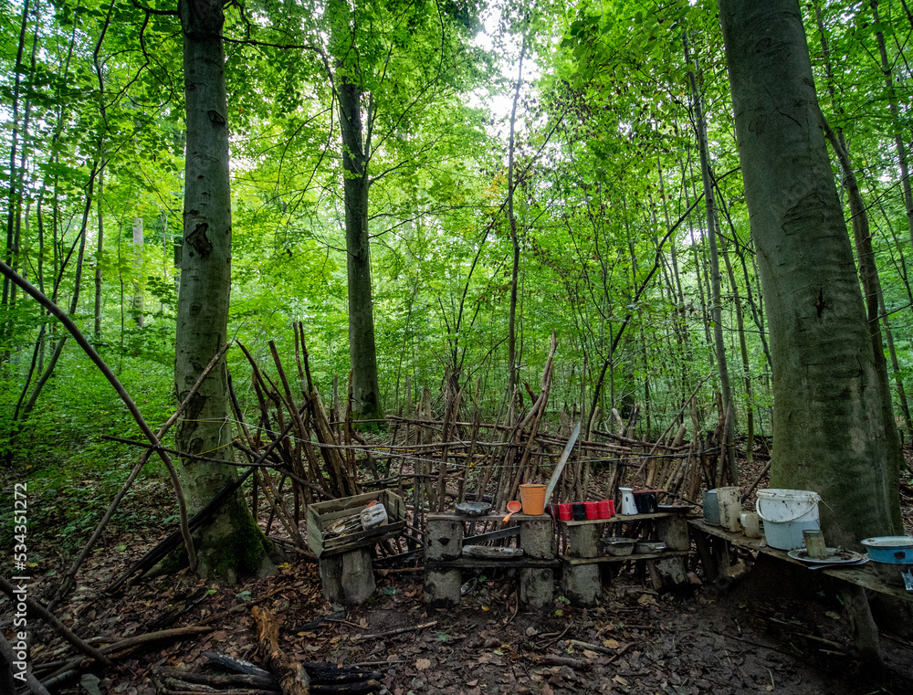 Kreative Bauten vom Waldkindergarten im Wald Stock Photo | Adobe Stock