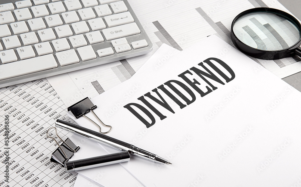 DIVIDEND text on paper with chart and keyboard, business concept Stock ...