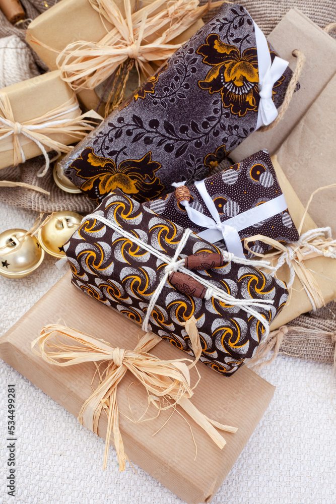 Unique South African gifts wrapped with Traditional South African Shwe ...