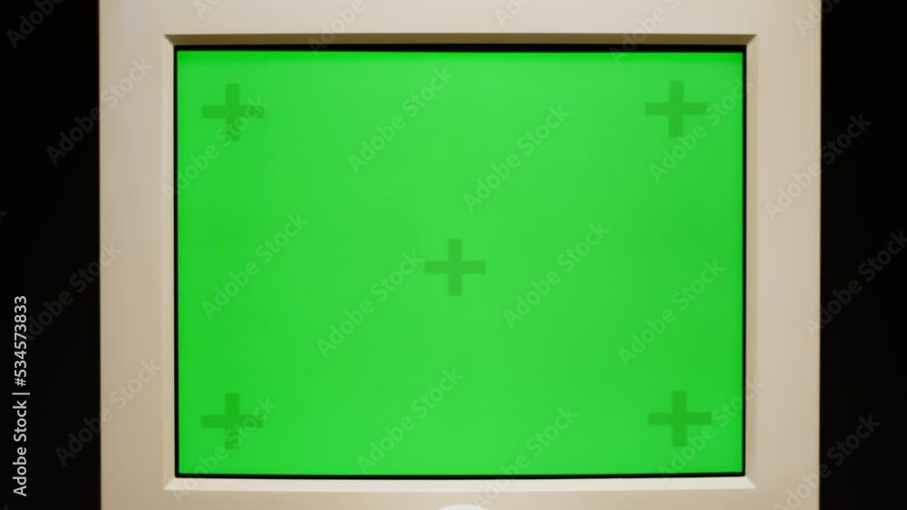 Vidéo Stock Retro pc with chroma key green screen, Old computer studio ...