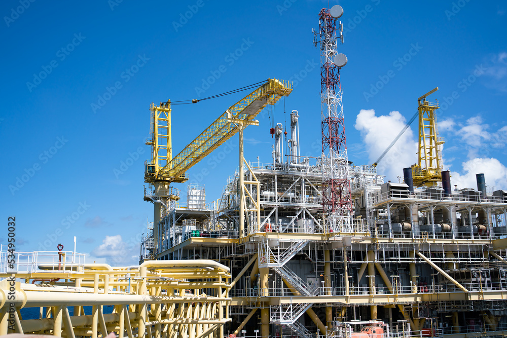 Offshore oil and gas wellhead remote platform which produced raw ...