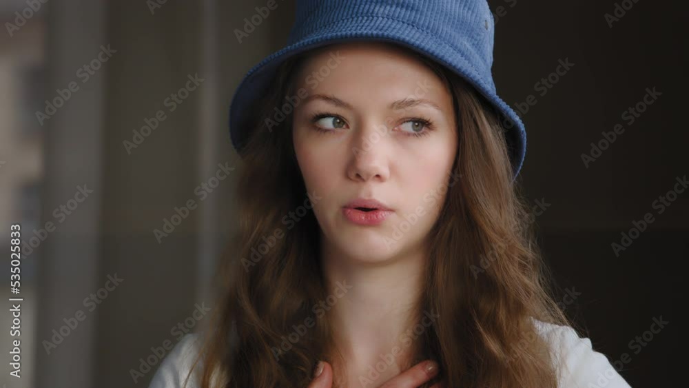 Close-up female scared face young frightened woman experiencing fear ...