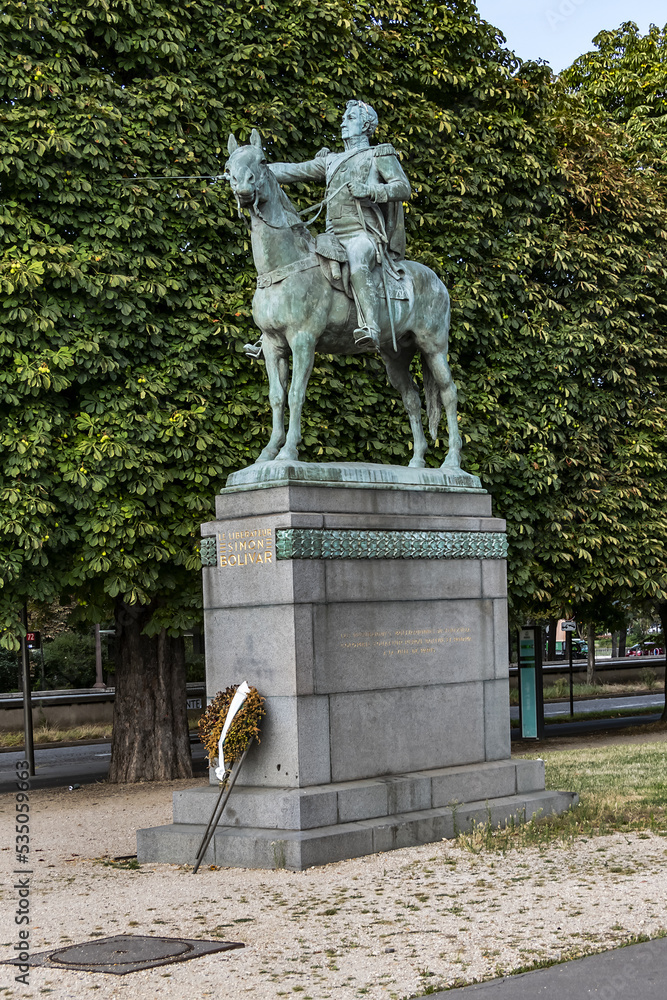 Fotka „Bronze equestrian statue of Simon Bolivar (1783 –1830), was a ...
