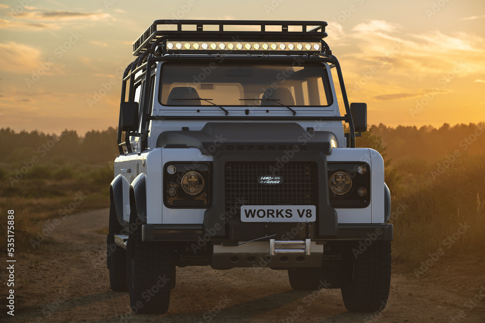 Land Rover Classic Defender Works V8 Trophy II - 4×4 in classic style ...