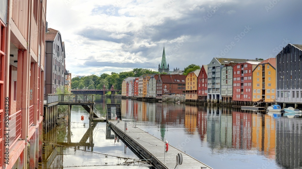 centre ville de Trondheim en Norvège, Gamle Bybro Bryggene i Trondheim ...