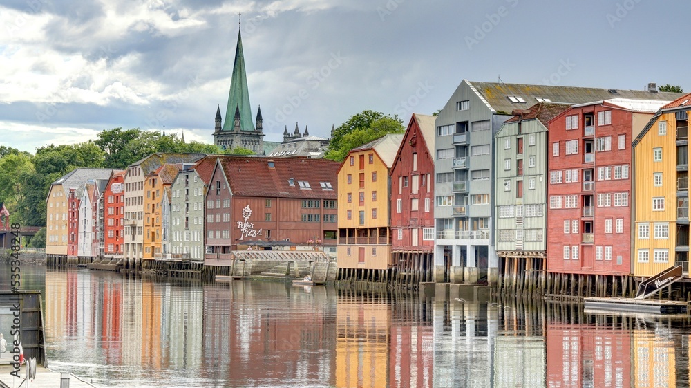 centre ville de Trondheim en Norvège, Gamle Bybro Bryggene i Trondheim ...