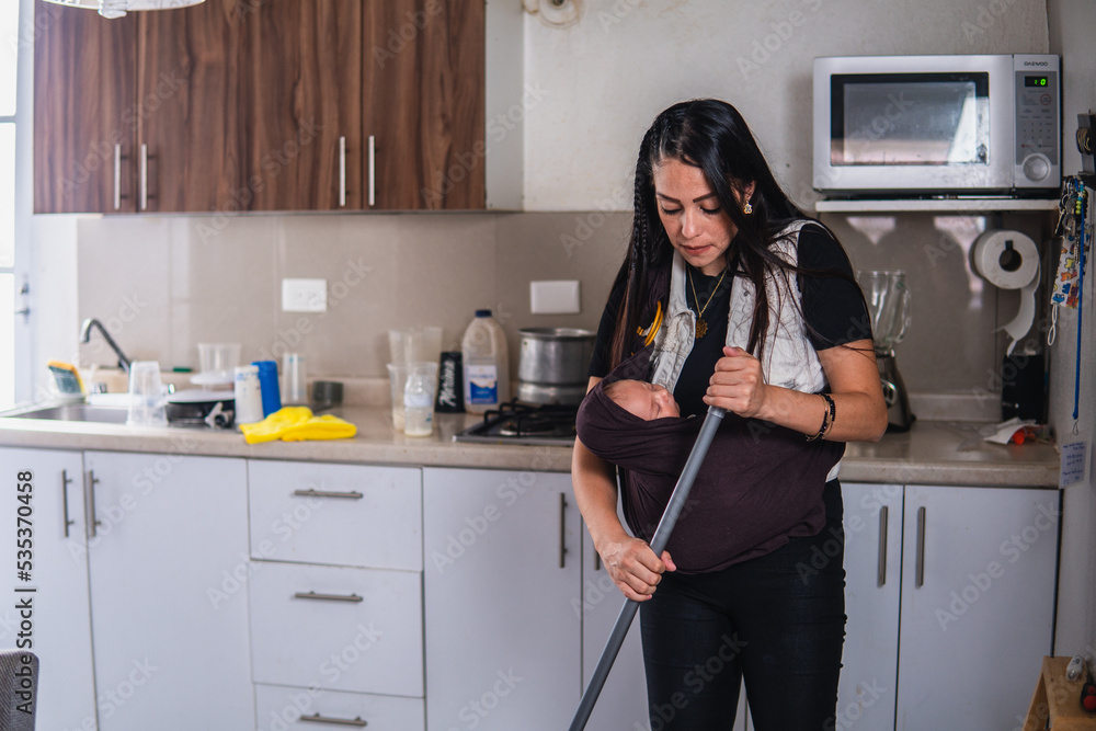 Foto de High quality photography. A single woman cleaning her home with ...