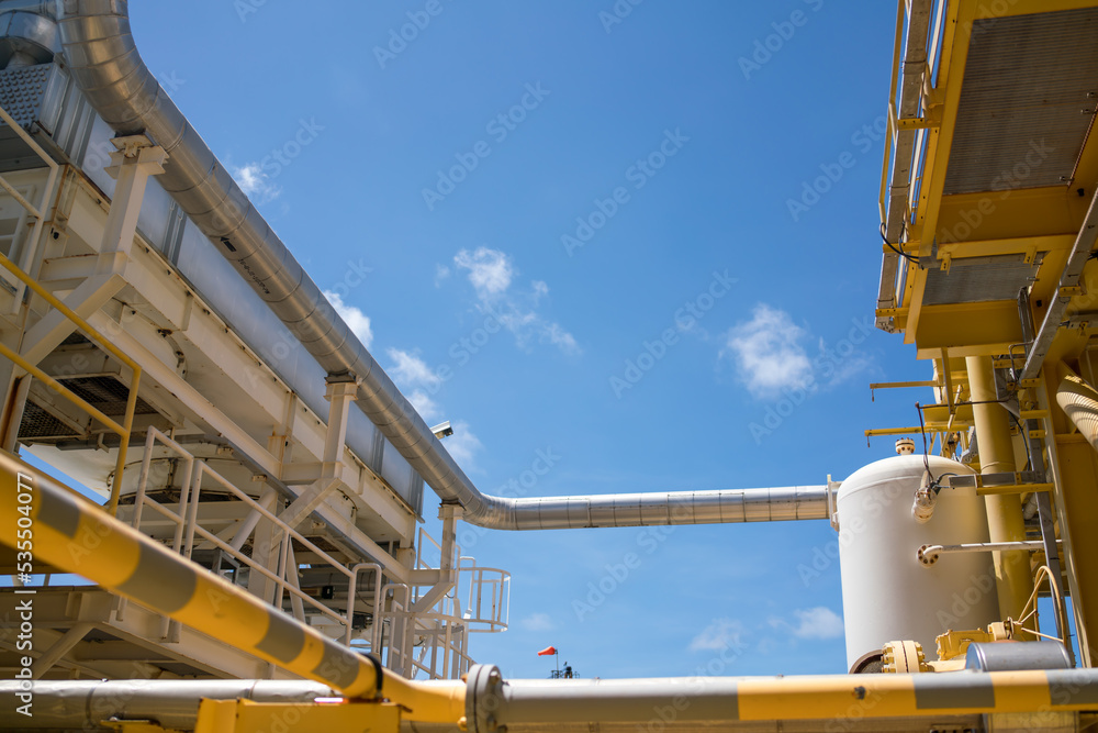 Heating medium oil pipeline protected with stainless steel insulation ...