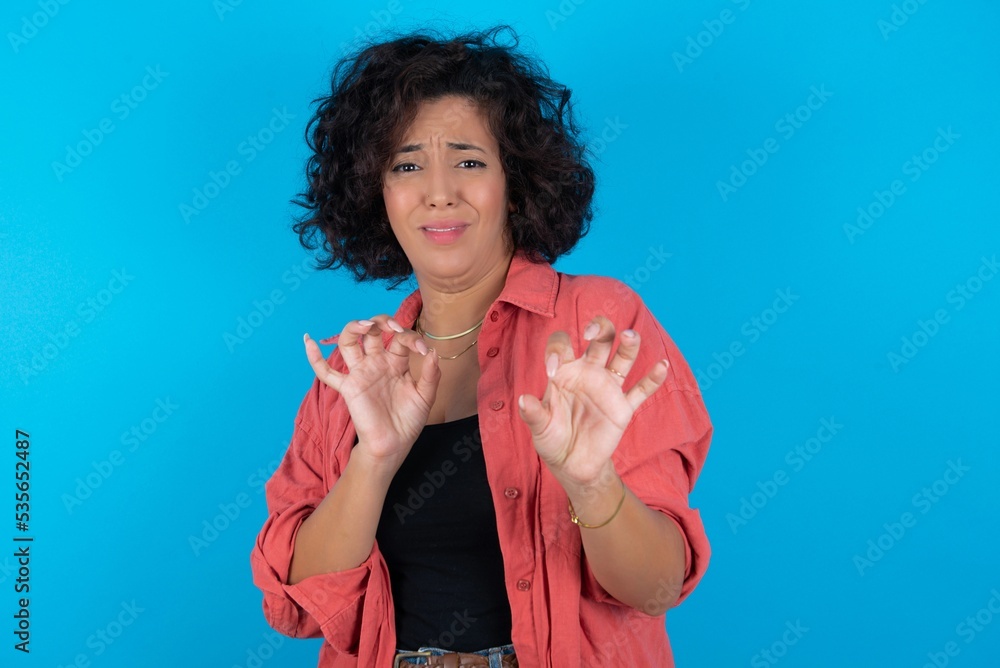 Stockfoto Ugh how disgusting! Displeased young beautiful woman with ...