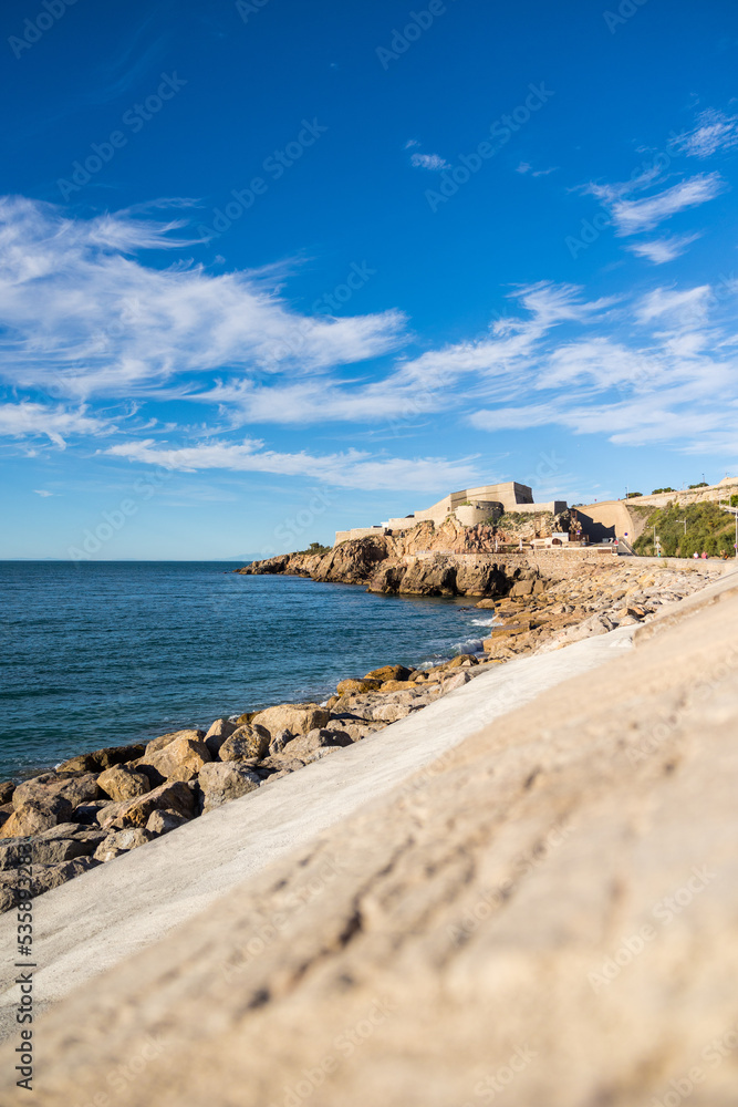 Vue sur le Fort Saint-Pierre de Sète, devenu le Théâtre de la Mer ...