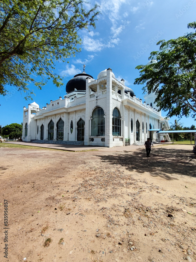 The Rahmatullah Lampuuk Mosque is one of the buildings that was hit by ...