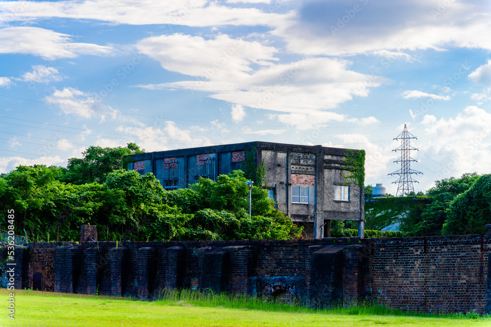 歴史ある炭鉱跡風景「万田坑第二竪坑櫓・万田坑ステーション」周辺風景 Historic coal mine ruins scenery ...