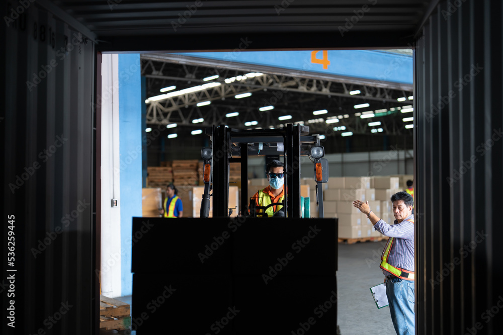 Warehouse worker open doors steel 40 feet container and ask forklift ...