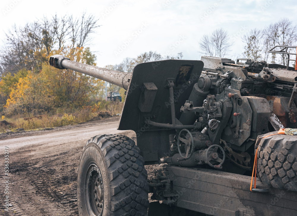 War in Ukraine, captured Russian 150-mm howitzer, rear view Stock Photo ...