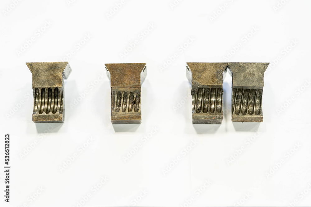 Foto de Half nut in lathe machine, A half nut is used to engage the ...