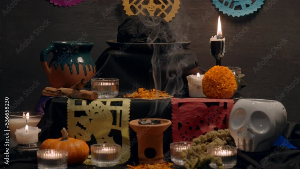 Vidéo Stock Traditional mexican bread of the dead "pan de muerto" with ...