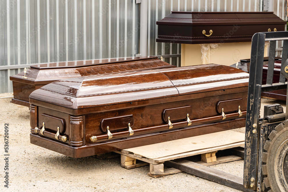 Transportation of batch of elite coffins by Liugong diesel loader to ...
