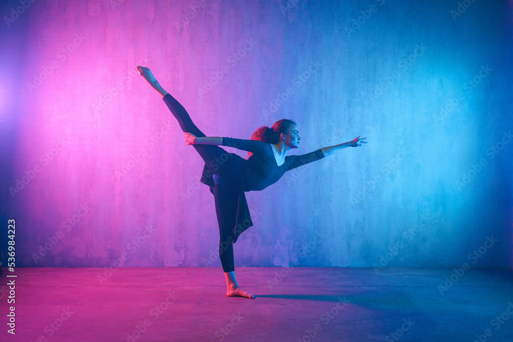 Modern dance girl dancer dancing in neon light doing gymnastic ...