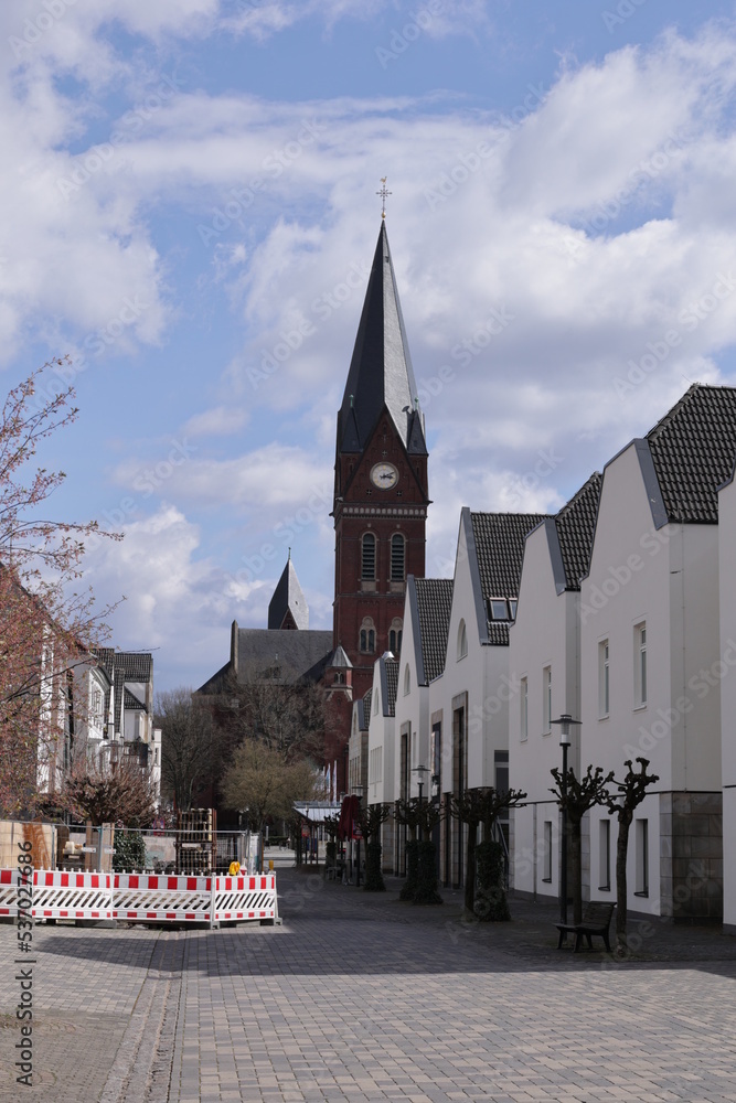 Blick in das Zentrum von Neheim, einem Stadtteil der Stadt Arnsberg im ...