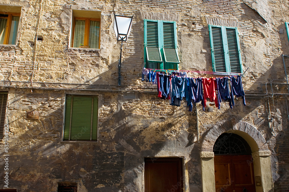 Washing hanging out to dry: Vicolo della Tartuca, a medieval blind ...