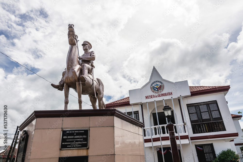Foto Stock Guinobatan, Albay, Philippines - Oct 2022: A statue of ...