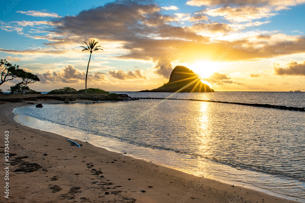 Beautiful Sunrise a Kualoa Beach Park in Kaaawa, Oahu, Hawaii Stock ...