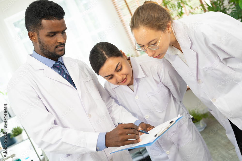 Foto de Scientists are taking notes. Happy teams of scientists ...
