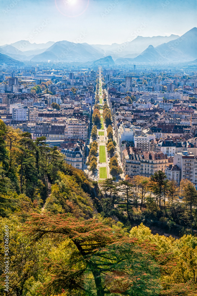 Grenoble France 11/2021 vue de Grenoble depuis les hauteurs de la ...