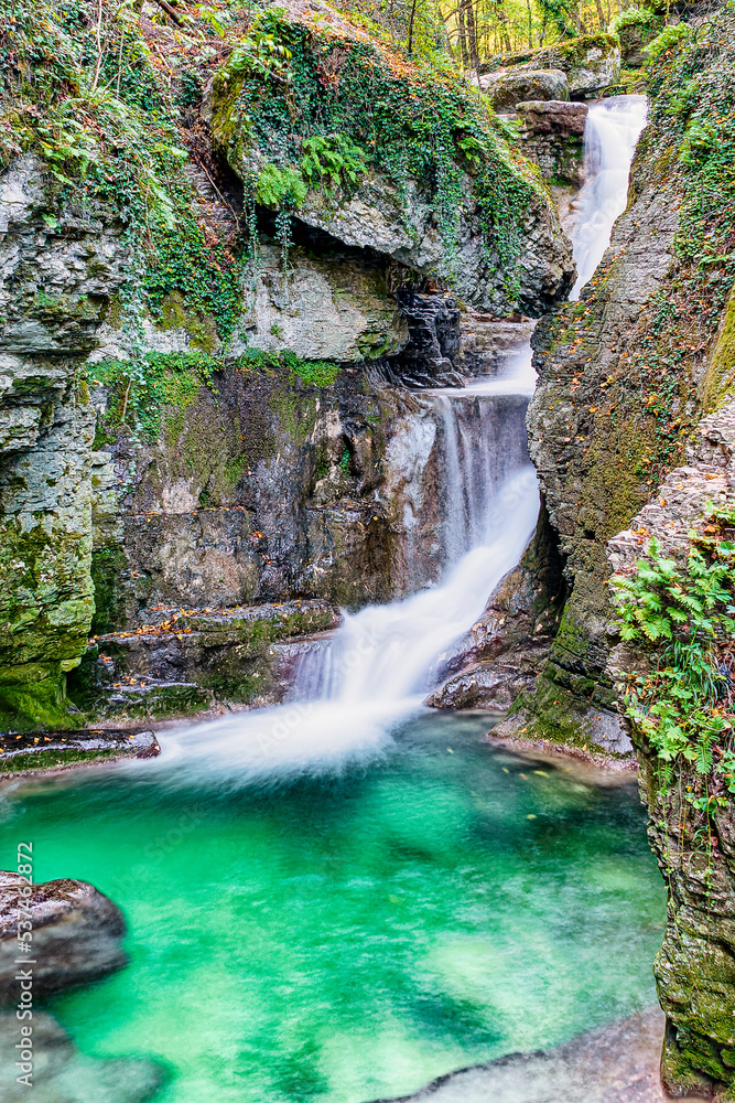 Sassenage France 11 2021 photo en pose longue des courants du Furon qui ...