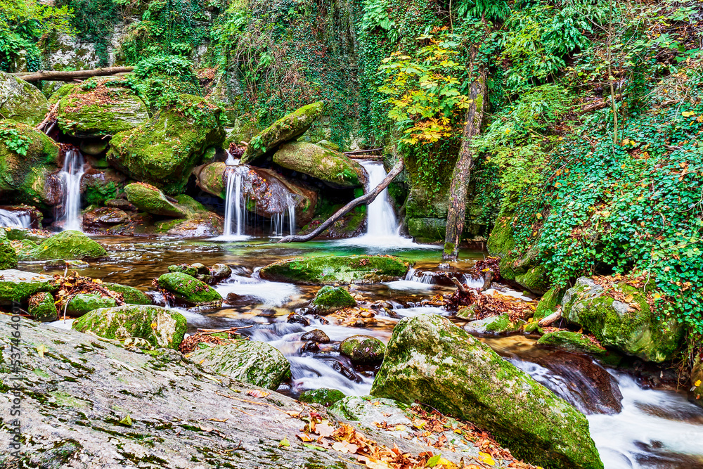 Sassenage France 11 2021 photo en pose longue des courants du Furon qui ...