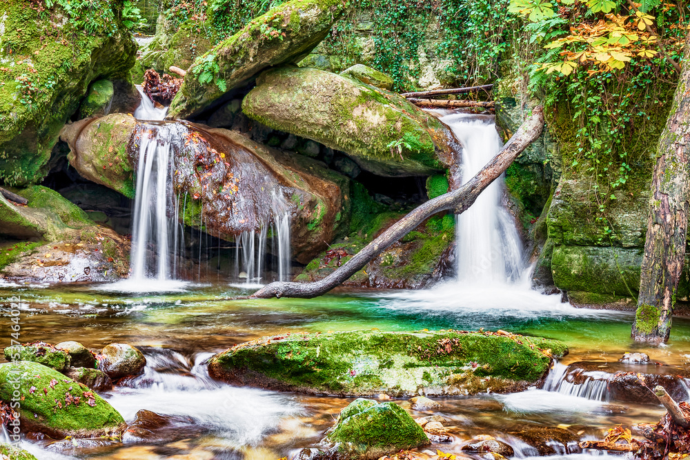 Sassenage France 11 2021 photo en pose longue des courants du Furon qui ...