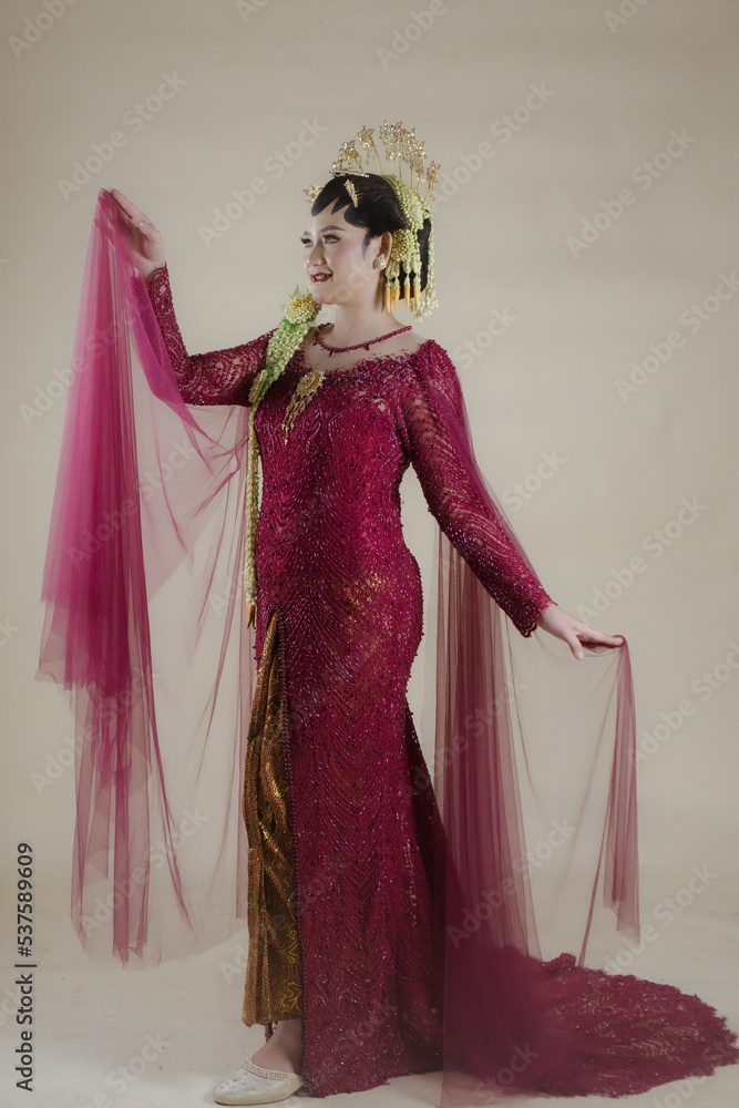 Beautiful model, wearing Javanese Indonesian wedding dress. Stock Photo ...