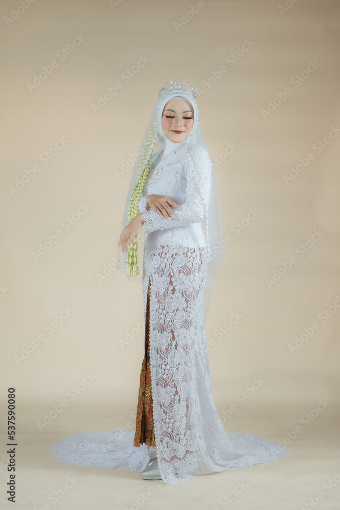 Foto de beautiful model, wearing hijab, Javanese Indonesian wedding ...