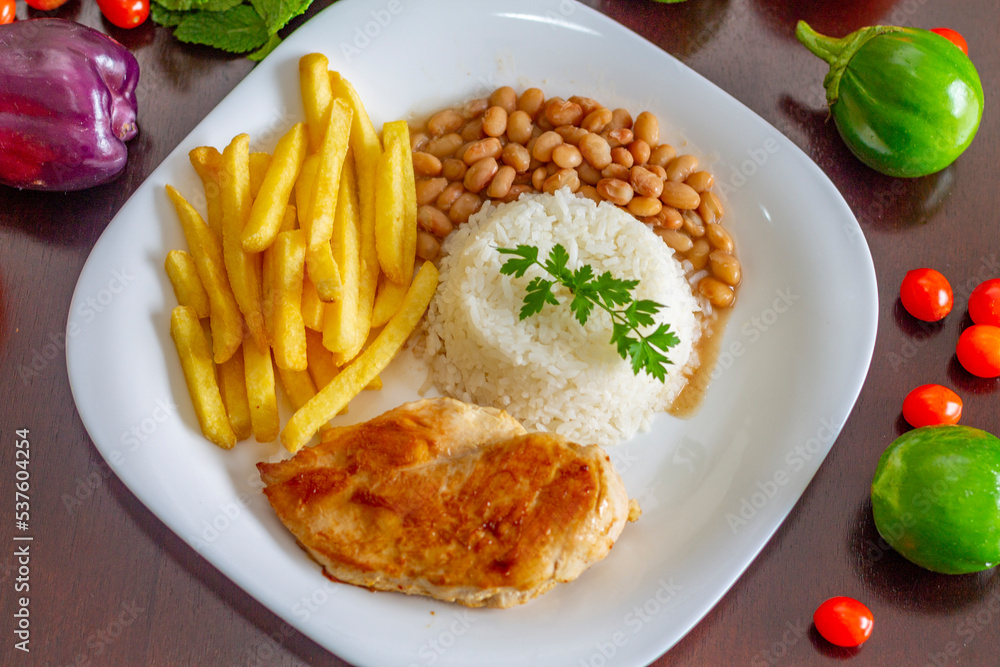 Foto De Prato De Comida Com Frango Arroz Feijão E Batata Frita Do