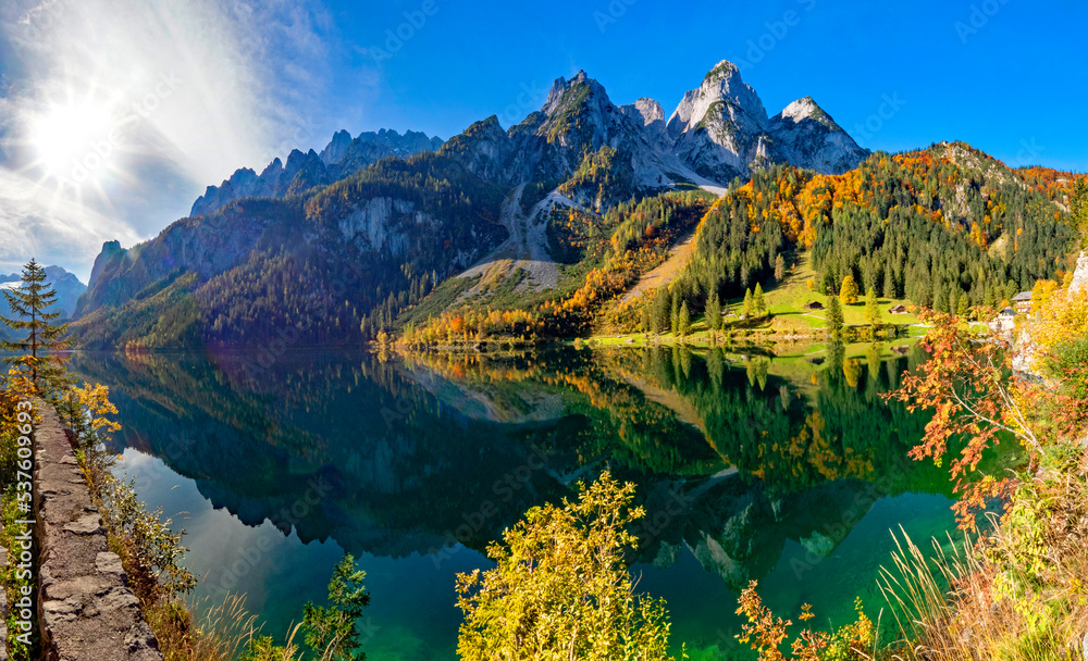 Der Vorderer Gosausee im Salzkammergut foto de Stock | Adobe Stock