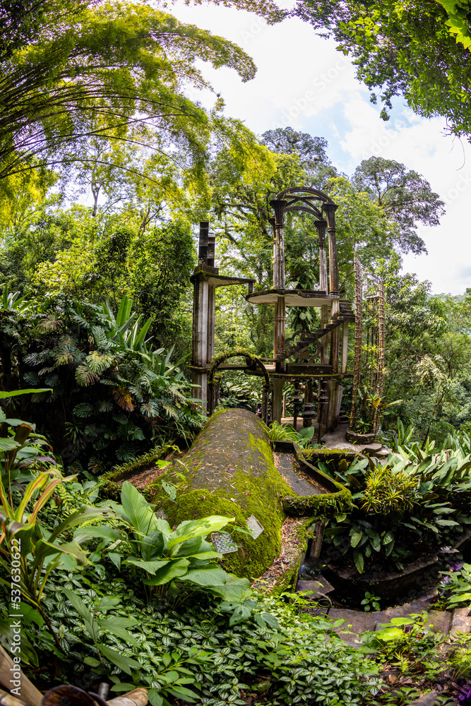 Las Pozas de Edward James, construcciones surrealistas en medio de la ...