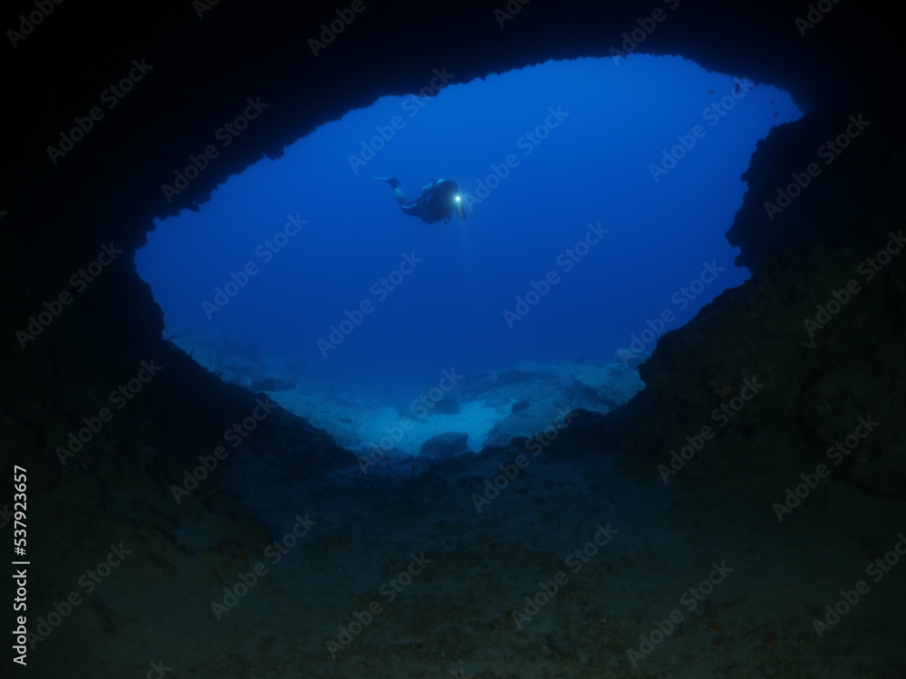 cave diving underwater scuba divers exploring caves ocean scenery Stock ...
