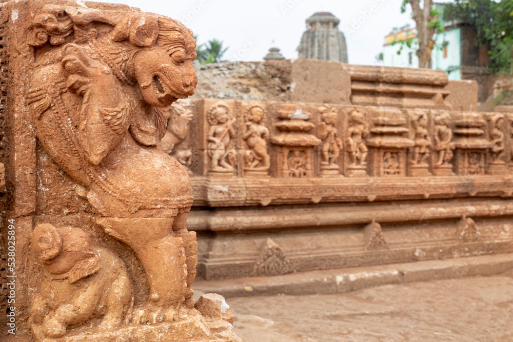 Foto de Selective Focus Ancient Lion Statue or Mythical Lion sculpture ...
