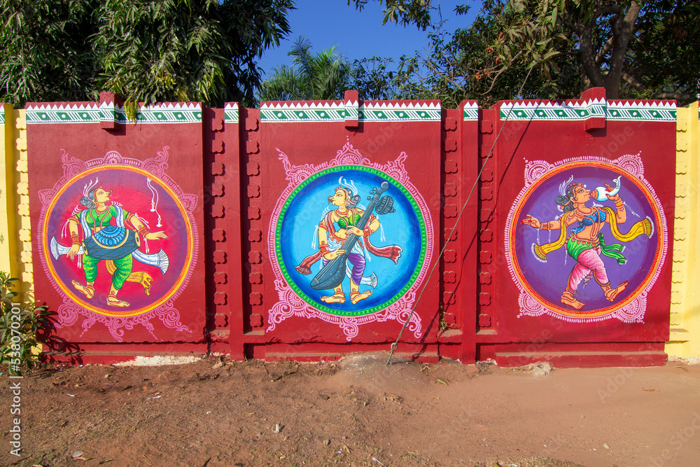 Odisha Traditional Pattachitra wall painting in Bhubaneswar street ...