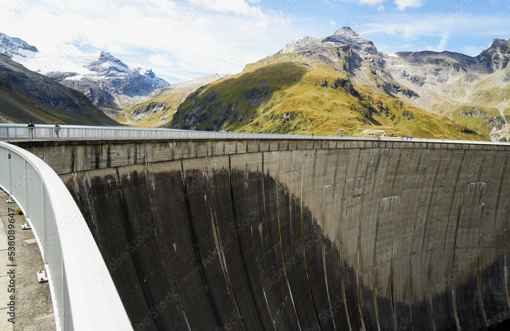 Hochgebirgsstausee Mooserboden mit Staumauer in Hohe Tauern in den ...