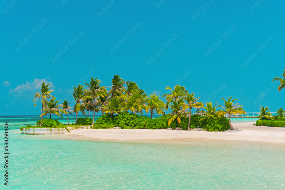 The beauty of the beaches and seas of the Maldives islands that attract ...