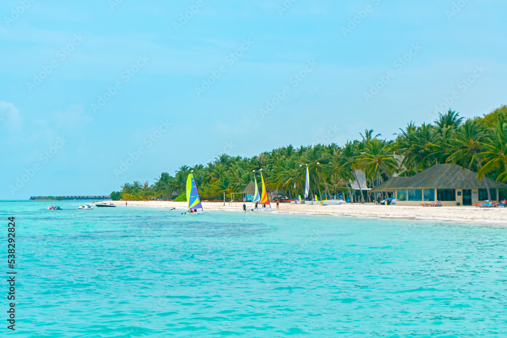 The beauty of the beaches and seas of the Maldives islands that attract ...