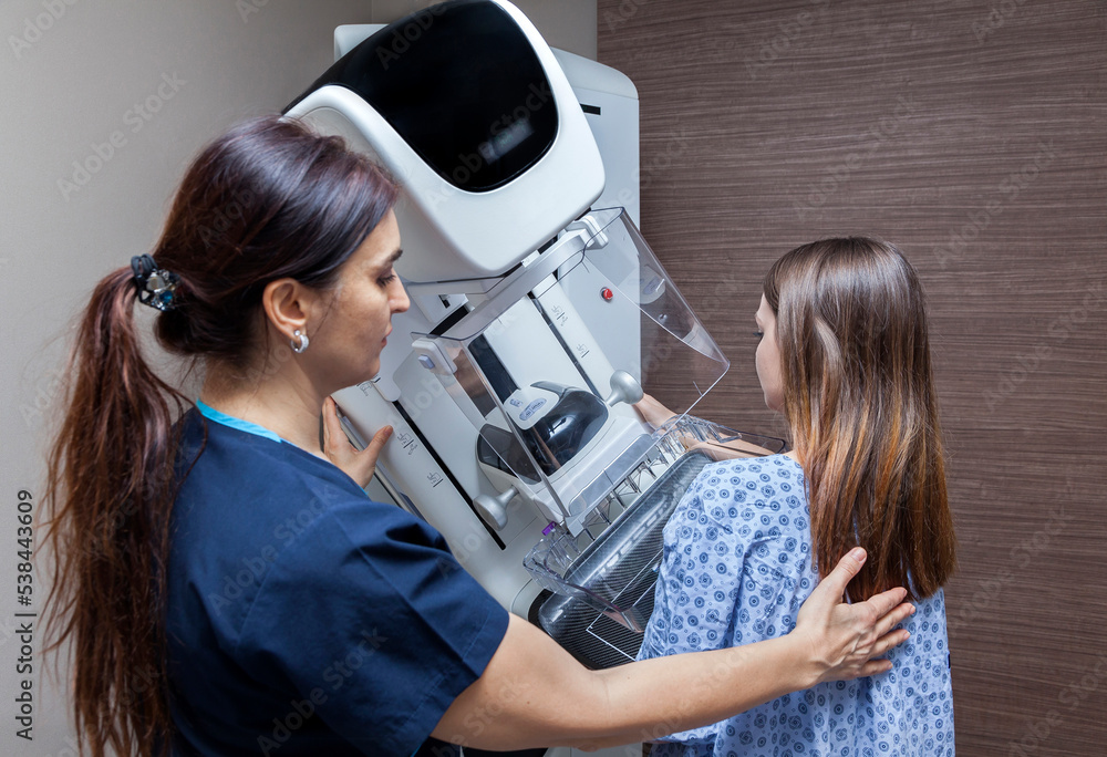 Foto de Young woman is having mammography examination at the hospital ...