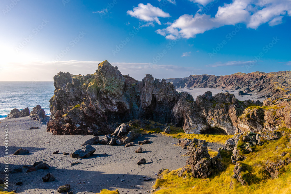Der Strand von Djúpalónssandur ist einer der schönsten Strände von ...