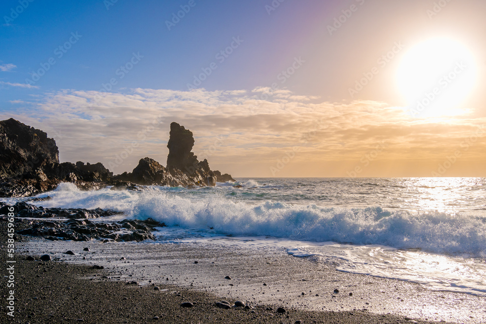 Der Strand von Djúpalónssandur ist einer der schönsten Strände von ...
