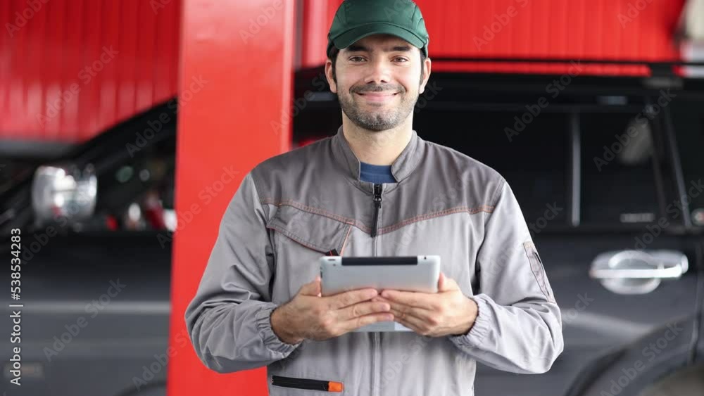Portrait happy automobile mechanic man standing looking at the camera and smiling. diagnostic ...