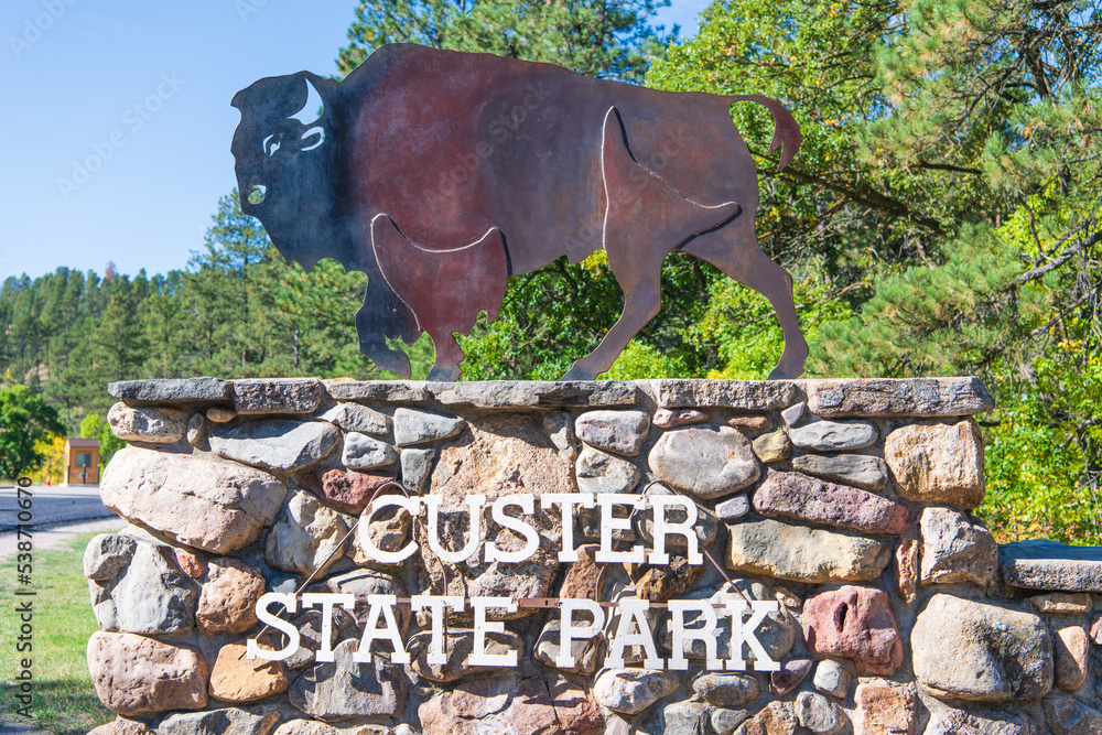 Foto de Custer State Park, South Dakota Entry Sign with Large Metal ...